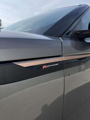 Grey Land Rover Range Rover Velar 2018 in Vilnius, with an engine capacity of 2.99 L and mileage of 270 thousand km for 20000 €, photo 8 on AUTOMOTO.COM.LV