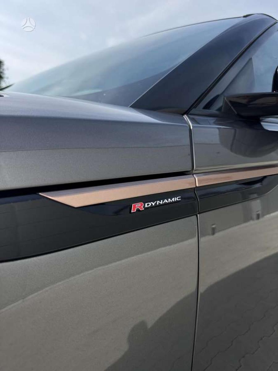 Grey Land Rover Range Rover Velar 2018 in Vilnius, with an engine capacity of 2.99 L and mileage of 270 thousand km for 20000 €, photo 8 on AUTOMOTO.COM.LV
