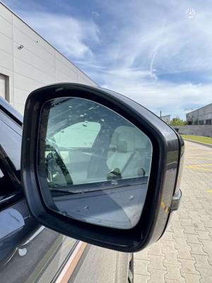 Grey Land Rover Range Rover Velar 2018 in Vilnius, with an engine capacity of 2.99 L and mileage of 270 thousand km for 20000 €, photo 14 on AUTOMOTO.COM.LV