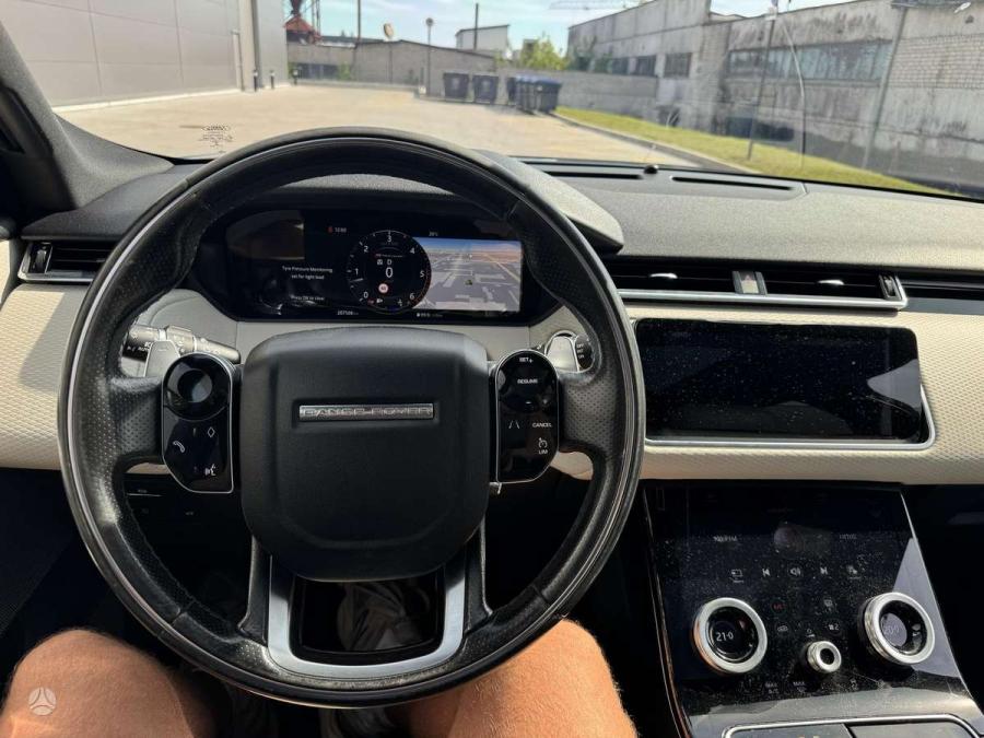 Grey Land Rover Range Rover Velar 2018 in Vilnius, with an engine capacity of 2.99 L and mileage of 270 thousand km for 20000 €, photo 15 on AUTOMOTO.COM.LV
