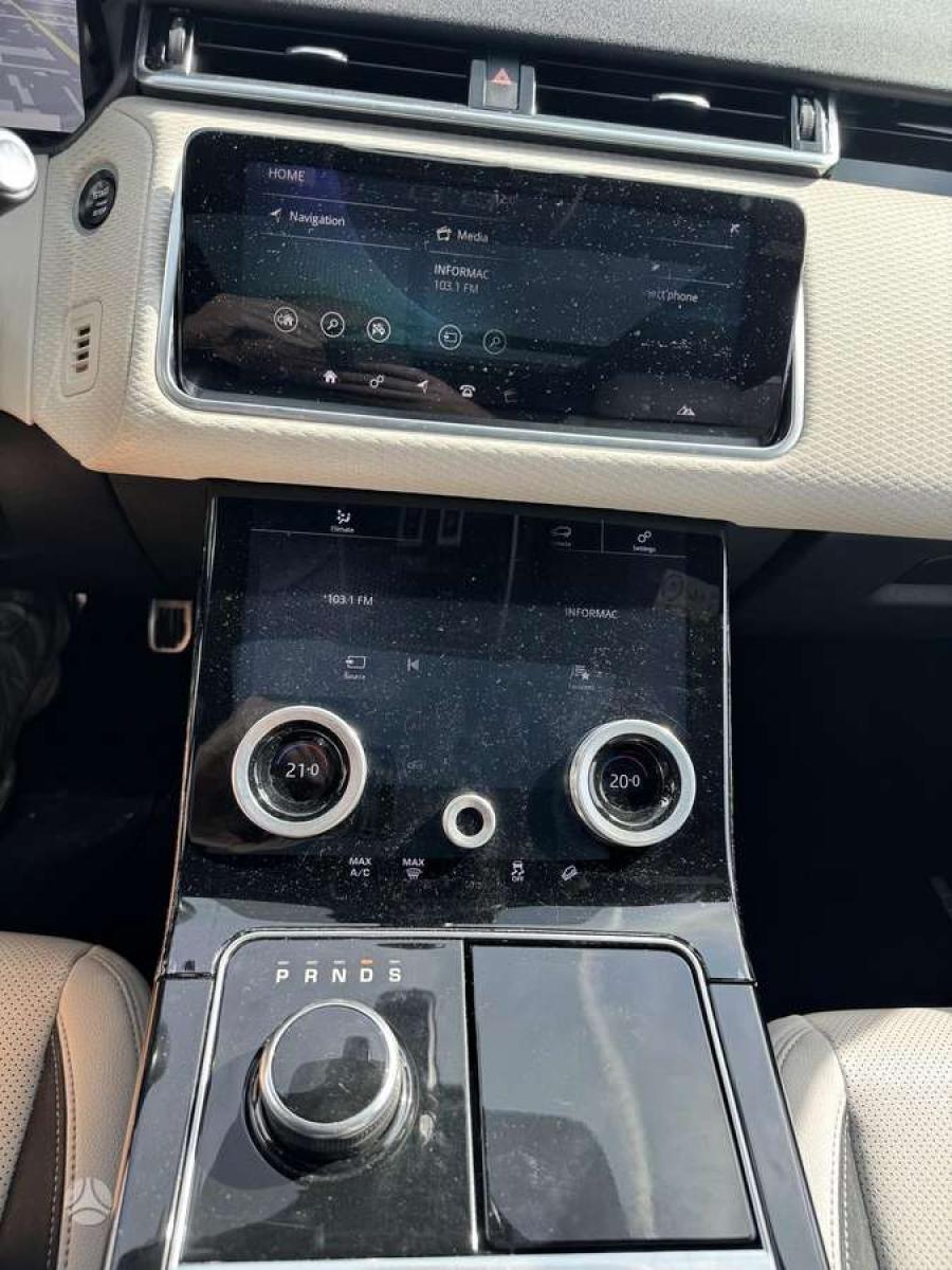 Grey Land Rover Range Rover Velar 2018 in Vilnius, with an engine capacity of 2.99 L and mileage of 270 thousand km for 20000 €, photo 16 on AUTOMOTO.COM.LV