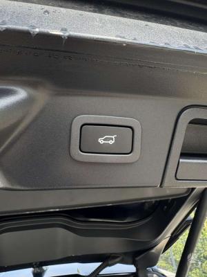 Grey Land Rover Range Rover Velar 2018 in Vilnius, with an engine capacity of 2.99 L and mileage of 270 thousand km for 20000 €, photo 18 on AUTOMOTO.COM.LV