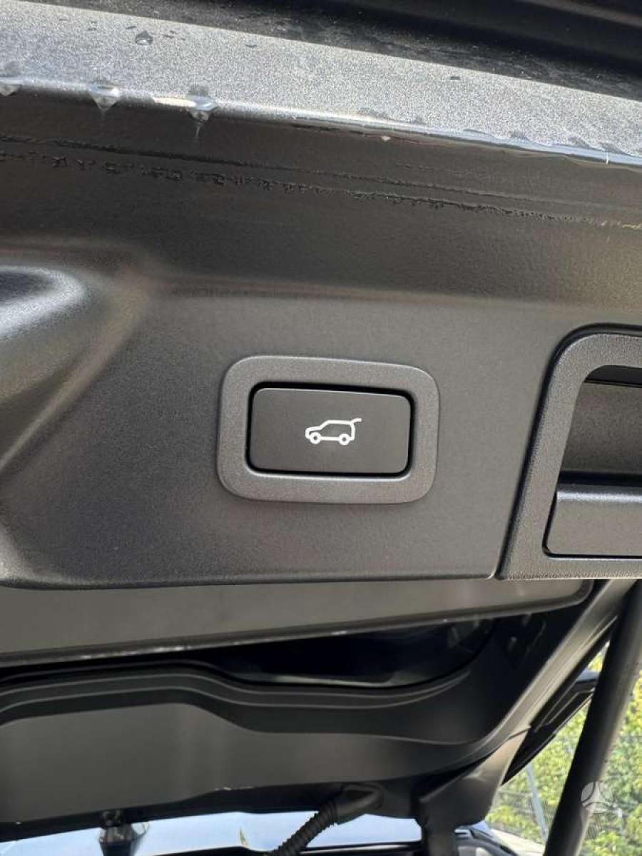 Grey Land Rover Range Rover Velar 2018 in Vilnius, with an engine capacity of 2.99 L and mileage of 270 thousand km for 20000 €, photo 18 on AUTOMOTO.COM.LV