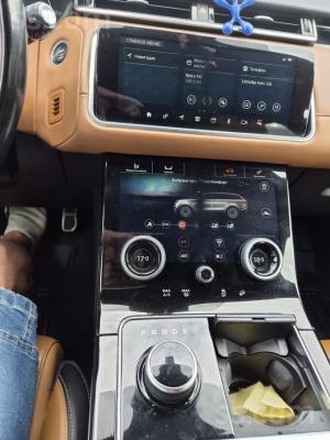 Pelēks Land Rover Range Rover Velar 2018 Rēzekne, ar dzinēja tilpumu 2.00 L un nobraukumu 151 tūkst. km par 20900 €, foto 6 vietnē AUTOMOTO.COM.LV