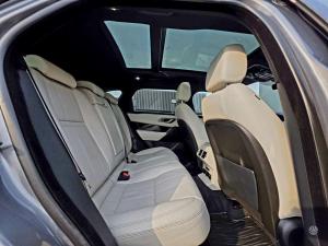 Grey Land Rover Range Rover Velar 2018 in Siauliai, with an engine capacity of 2.00 L and mileage of 157 thousand km for 19250 €, photo 27 on AUTOMOTO.COM.LV