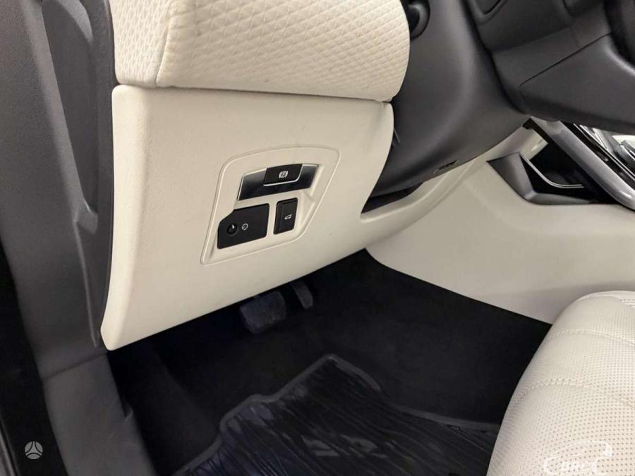 Grey Land Rover Range Rover Velar 2019 in Vilnius, with an engine capacity of 2.00 L and mileage of 99 thousand km for 28000 €, photo 27 on AUTOMOTO.COM.LV