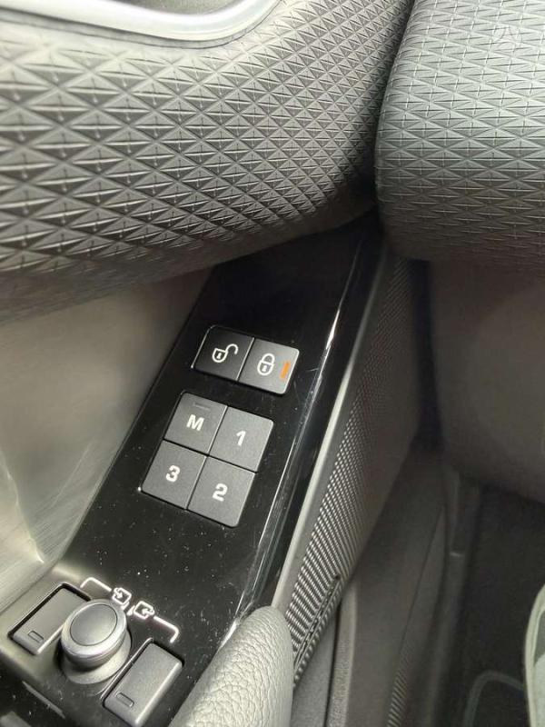 Pelēks Land Rover Range Rover Velar 2019 Kauņa, ar dzinēja tilpumu 2.00 L un nobraukumu 186 tūkst. km par 20490 €, foto 9 vietnē AUTOMOTO.COM.LV