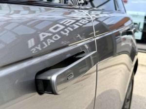 Pelēks Land Rover Range Rover Velar 2019 Kauņa, ar dzinēja tilpumu 2.00 L un nobraukumu 186 tūkst. km par 20490 €, foto 44 vietnē AUTOMOTO.COM.LV