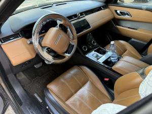 Pelēks Land Rover Range Rover Velar 2019 Šauļi, ar dzinēja tilpumu 2.00 L un nobraukumu 243 tūkst. km par 14700 €, foto 9 vietnē AUTOMOTO.COM.LV