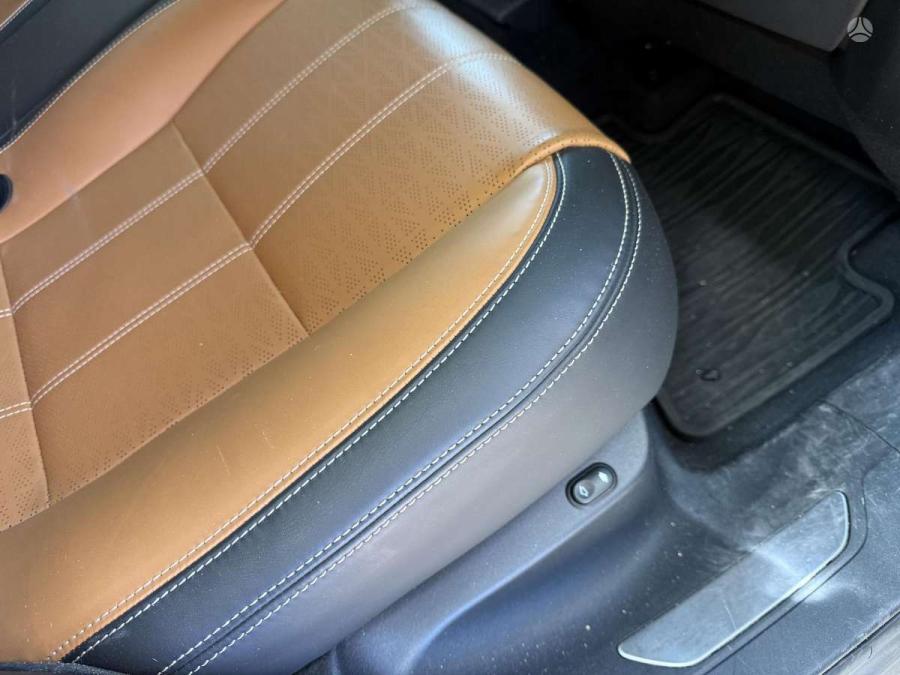 Pelēks Land Rover Range Rover Velar 2019 Šauļi, ar dzinēja tilpumu 2.00 L un nobraukumu 243 tūkst. km par 14700 €, foto 12 vietnē AUTOMOTO.COM.LV