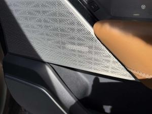 Pelēks Land Rover Range Rover Velar 2019 Šauļi, ar dzinēja tilpumu 2.00 L un nobraukumu 243 tūkst. km par 14700 €, foto 16 vietnē AUTOMOTO.COM.LV