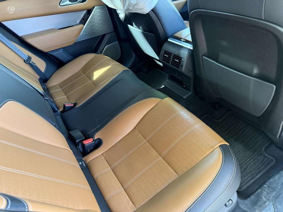 Pelēks Land Rover Range Rover Velar 2019 Šauļi, ar dzinēja tilpumu 2.00 L un nobraukumu 243 tūkst. km par 14700 €, foto 18 vietnē AUTOMOTO.COM.LV