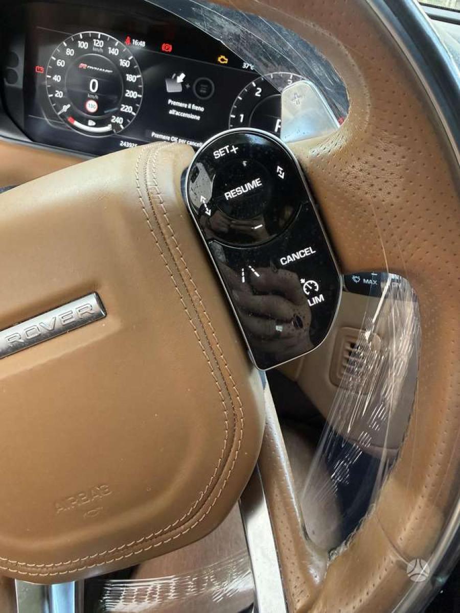 Pelēks Land Rover Range Rover Velar 2019 Šauļi, ar dzinēja tilpumu 2.00 L un nobraukumu 243 tūkst. km par 14700 €, foto 23 vietnē AUTOMOTO.COM.LV