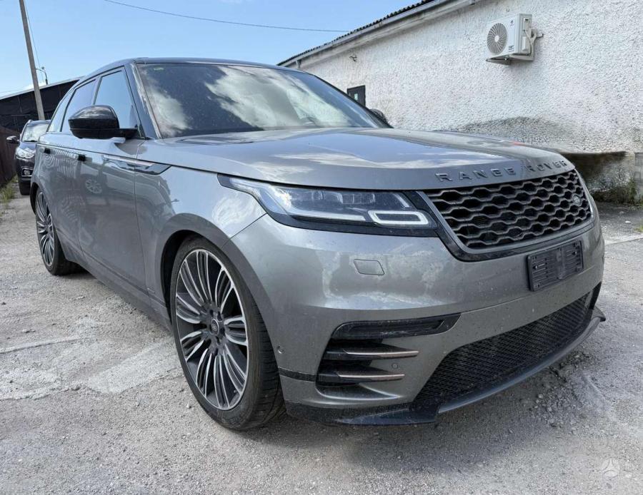 Grey Land Rover Range Rover Velar 2019 in Siauliai, with an engine capacity of 2.00 L and mileage of 243 thousand km for 13900 €, photo 3 on AUTOMOTO.COM.LV