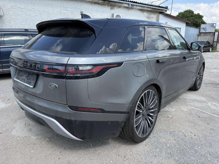 Grey Land Rover Range Rover Velar 2019 in Siauliai, with an engine capacity of 2.00 L and mileage of 243 thousand km for 13900 €, photo 4 on AUTOMOTO.COM.LV