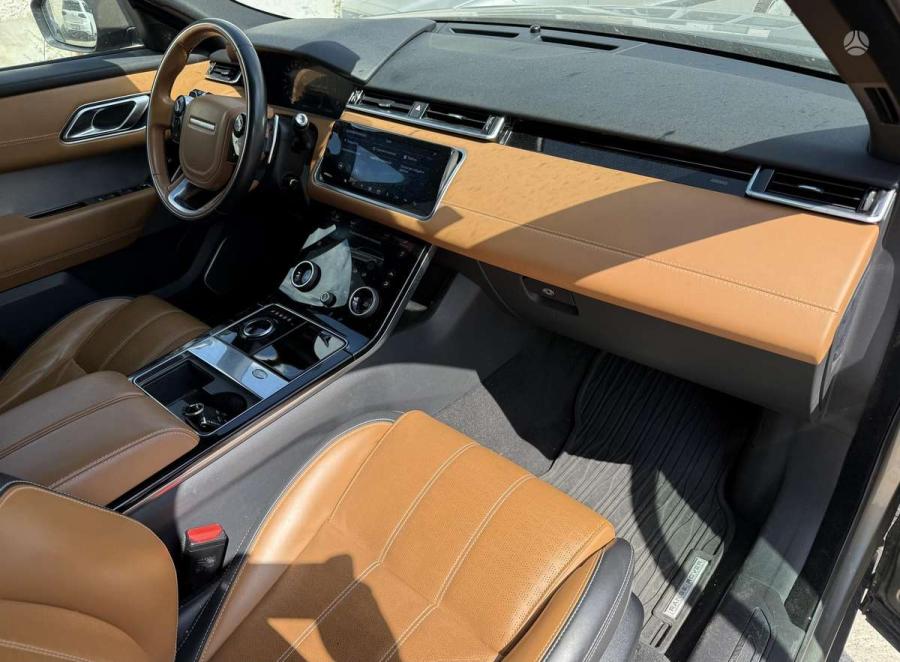 Grey Land Rover Range Rover Velar 2019 in Siauliai, with an engine capacity of 2.00 L and mileage of 243 thousand km for 13900 €, photo 7 on AUTOMOTO.COM.LV