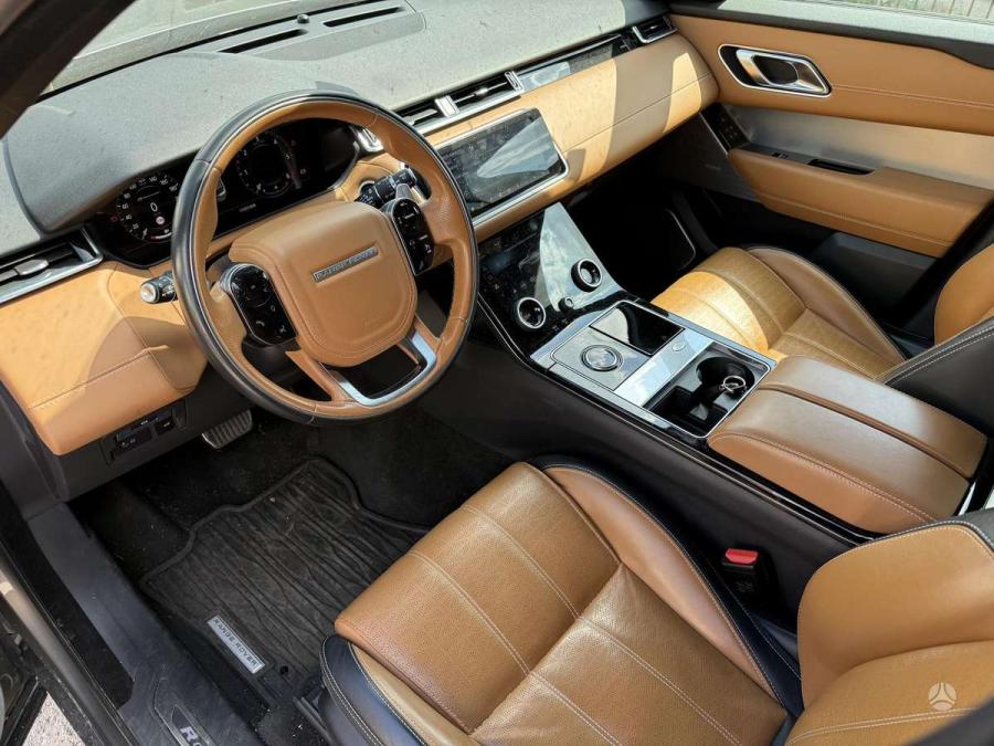 Grey Land Rover Range Rover Velar 2019 in Siauliai, with an engine capacity of 2.00 L and mileage of 243 thousand km for 13900 €, photo 9 on AUTOMOTO.COM.LV