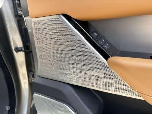 Grey Land Rover Range Rover Velar 2019 in Siauliai, with an engine capacity of 2.00 L and mileage of 243 thousand km for 13900 €, photo 13 on AUTOMOTO.COM.LV