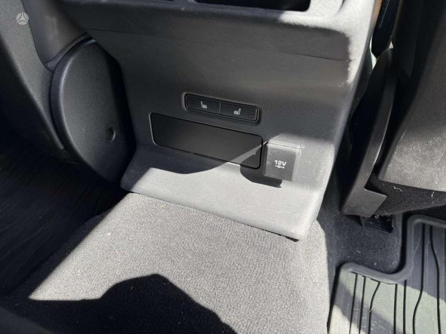 Grey Land Rover Range Rover Velar 2019 in Siauliai, with an engine capacity of 2.00 L and mileage of 243 thousand km for 13900 €, photo 15 on AUTOMOTO.COM.LV