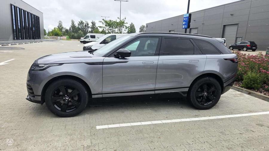 Grey Land Rover Range Rover Velar 2020 in Vilnius, with an engine capacity of 2.00 L and mileage of 57 thousand km for 27900 €, photo 3 on AUTOMOTO.COM.LV