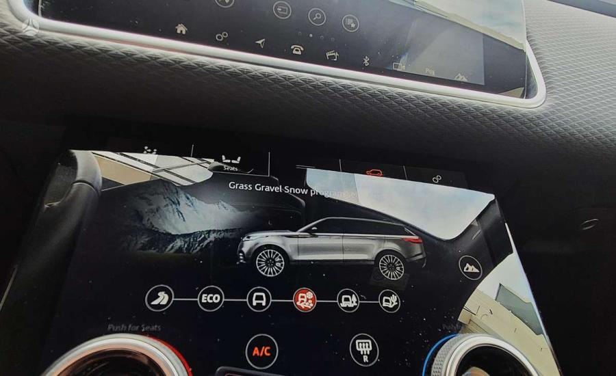 Grey Land Rover Range Rover Velar 2020 in Vilnius, with an engine capacity of 2.00 L and mileage of 57 thousand km for 27900 €, photo 24 on AUTOMOTO.COM.LV