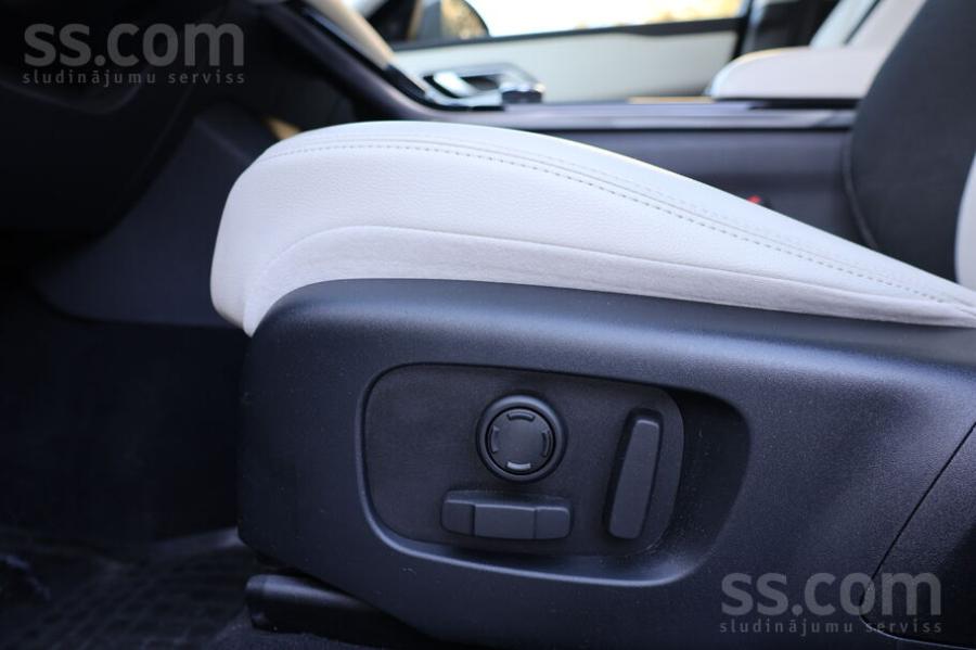 Pelēks Land Rover Range Rover Velar 2020 Rīga, ar dzinēja tilpumu 2.00 L un nobraukumu 93 tūkst. km par 28550 €, foto 8 vietnē AUTOMOTO.COM.LV