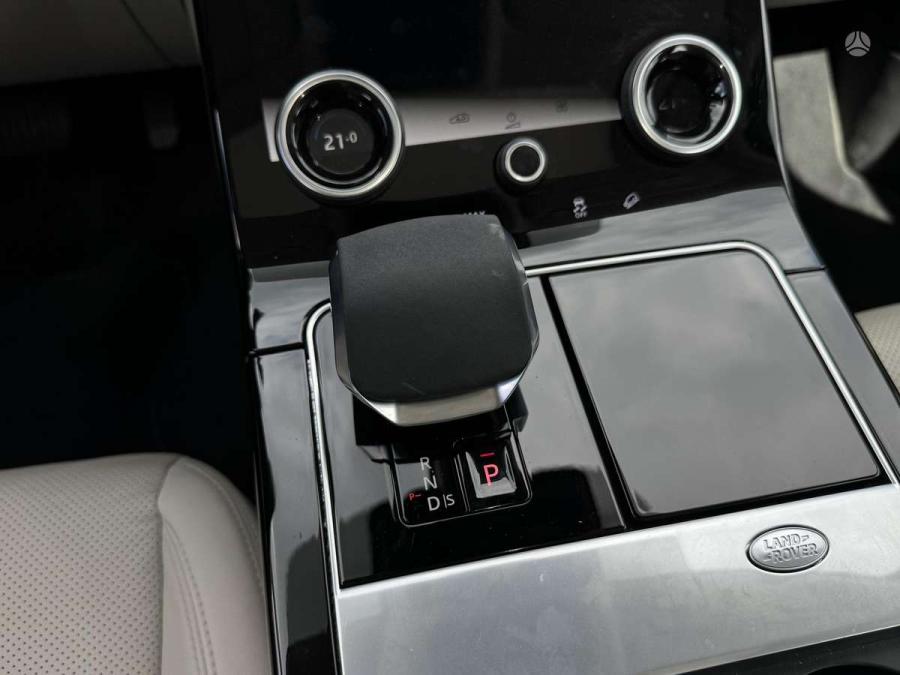 Grey Land Rover Range Rover Velar 2022 in Vilnius, with an engine capacity of 2.00 L and mileage of 54 thousand km for 33590 €, photo 40 on AUTOMOTO.COM.LV
