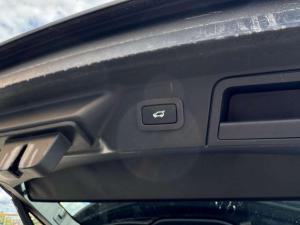 Grey Land Rover Range Rover Velar 2022 in Vilnius, with an engine capacity of 2.00 L and mileage of 54 thousand km for 33590 €, photo 41 on AUTOMOTO.COM.LV