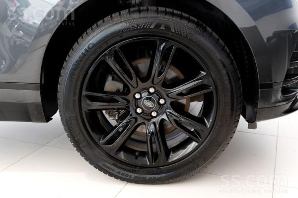 Grey Land Rover Range Rover Velar 2023 in Riga, with an engine capacity of 2.00 L and mileage of 24 thousand km for 39990 €, photo 5 on AUTOMOTO.COM.LV