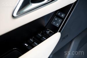 Pelēks Land Rover Range Rover Velar 2023 Rīga, ar dzinēja tilpumu 2.00 L un nobraukumu 24 tūkst. km par 39990 €, foto 17 vietnē AUTOMOTO.COM.LV