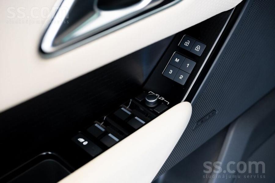Pelēks Land Rover Range Rover Velar 2023 Rīga, ar dzinēja tilpumu 2.00 L un nobraukumu 24 tūkst. km par 39990 €, foto 17 vietnē AUTOMOTO.COM.LV