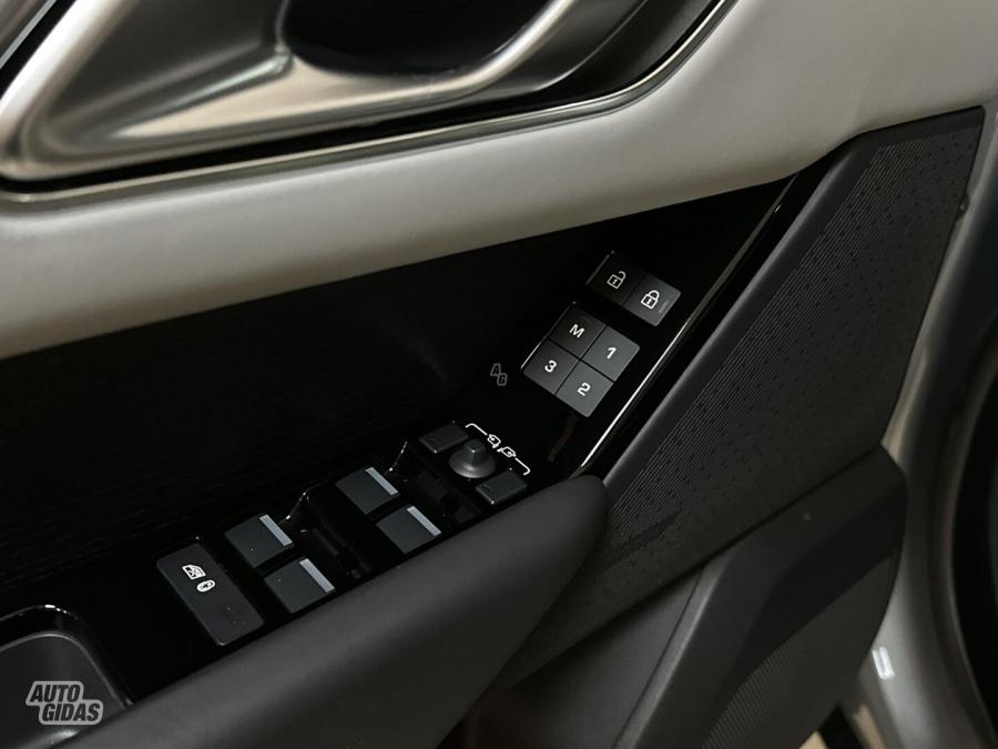 Grey Land Rover Range Rover Velar 2024 in Vilnius, with an engine capacity of 3.00 L and mileage of 23 thousand km for 69900 €, photo 11 on AUTOMOTO.COM.LV