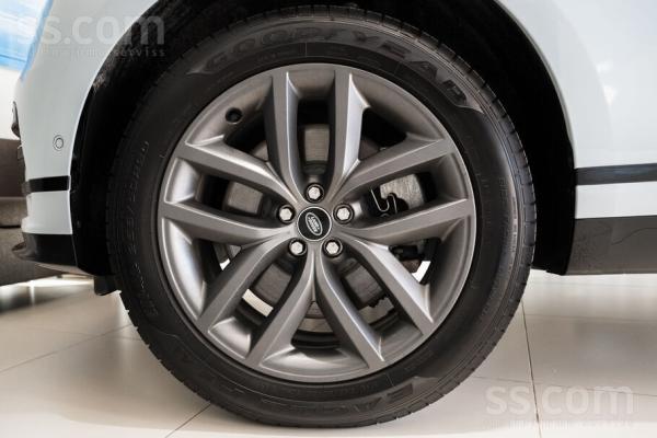 Pelēks Land Rover Range Rover Velar 2026 Rīga, ar dzinēja tilpumu 3.00 L un nobraukumu 4 tūkst. km par 64990 €, foto 6 vietnē AUTOMOTO.COM.LV