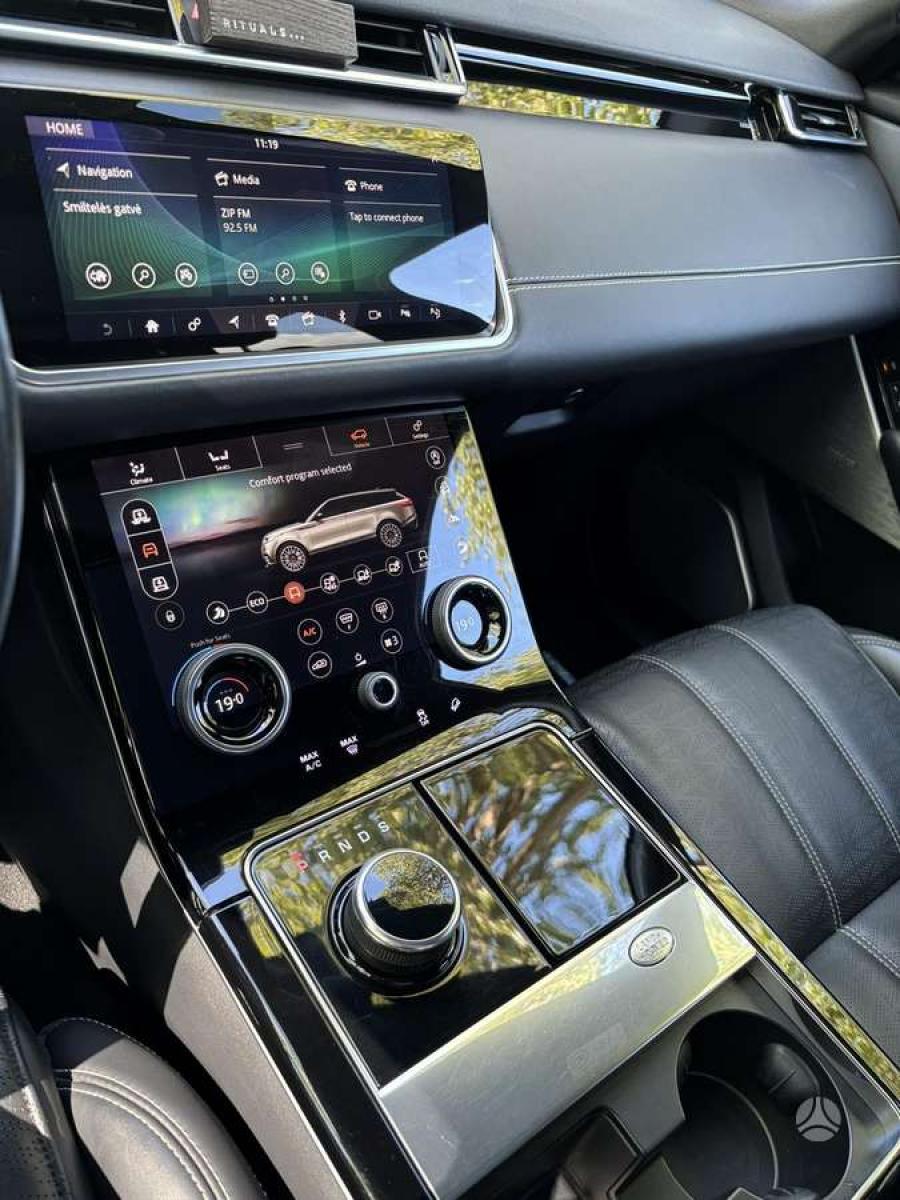 Pelēks Land Rover Range Rover Velar 2018 Šilalė, ar dzinēja tilpumu 3.00 L un nobraukumu 143 tūkst. km par 29900 €, foto 38 vietnē AUTOMOTO.COM.LV