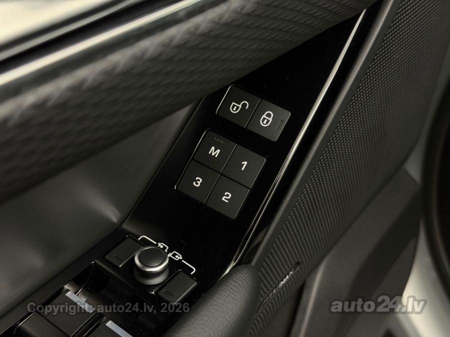 Grey Land Rover Range Rover Velar 2017 in Parnu, with an engine capacity of 2.00 L and mileage of 138 thousand km for 23990 €, photo 25 on AUTOMOTO.COM.LV