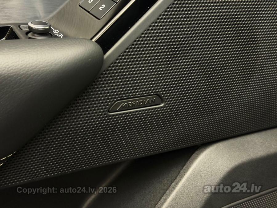 Grey Land Rover Range Rover Velar 2017 in Parnu, with an engine capacity of 2.00 L and mileage of 138 thousand km for 23990 €, photo 26 on AUTOMOTO.COM.LV