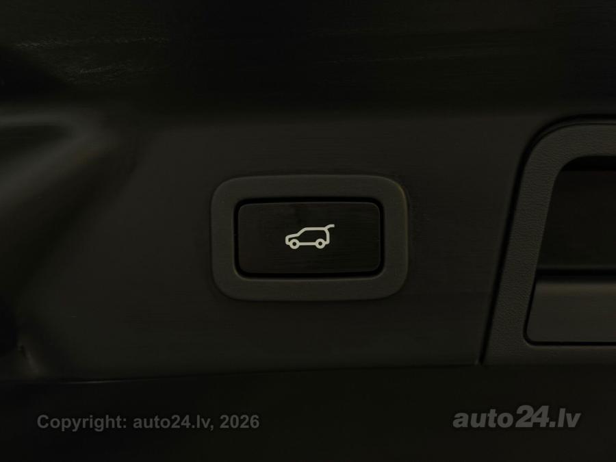 Grey Land Rover Range Rover Velar 2017 in Parnu, with an engine capacity of 2.00 L and mileage of 138 thousand km for 23990 €, photo 29 on AUTOMOTO.COM.LV