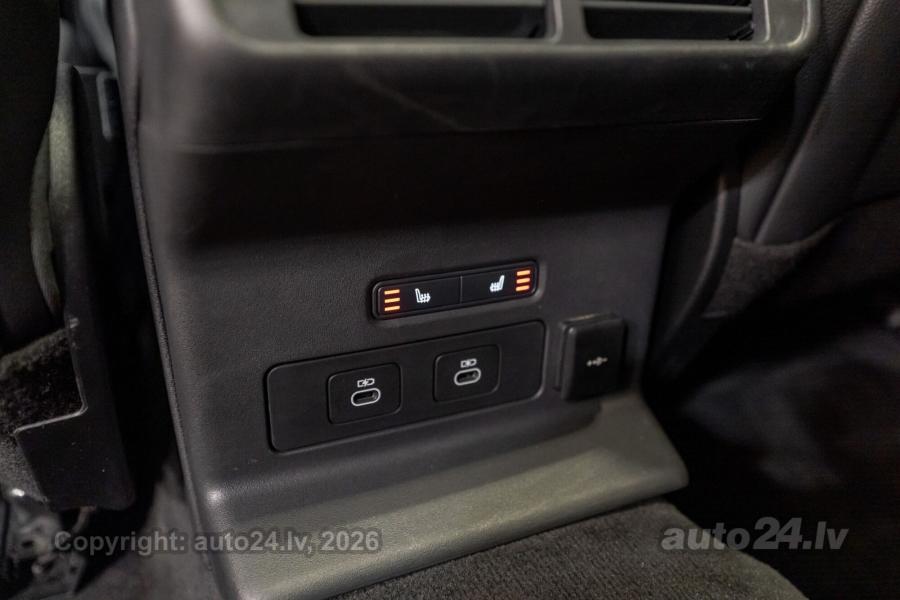 Pelēks Land Rover Range Rover Velar 2024 Tallina, ar dzinēja tilpumu 2.00 L un nobraukumu 36 tūkst. km par 65000 €, foto 23 vietnē AUTOMOTO.COM.LV