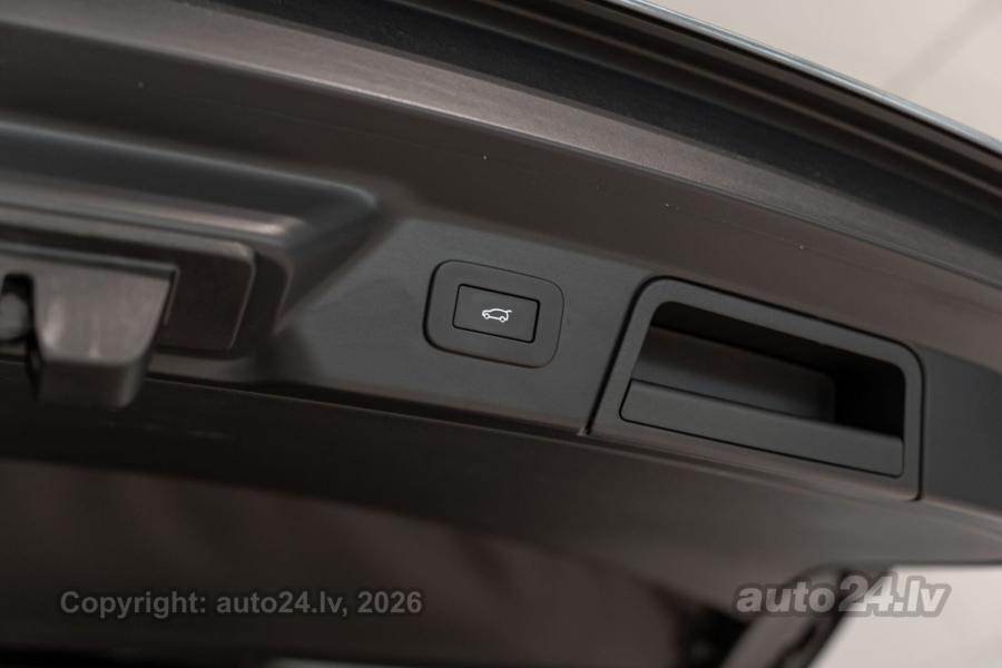 Pelēks Land Rover Range Rover Velar 2024 Tallina, ar dzinēja tilpumu 2.00 L un nobraukumu 36 tūkst. km par 65000 €, foto 25 vietnē AUTOMOTO.COM.LV