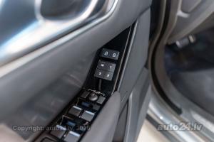 Pelēks Land Rover Range Rover Velar 2024 Tallina, ar dzinēja tilpumu 2.00 L un nobraukumu 36 tūkst. km par 65000 €, foto 27 vietnē AUTOMOTO.COM.LV