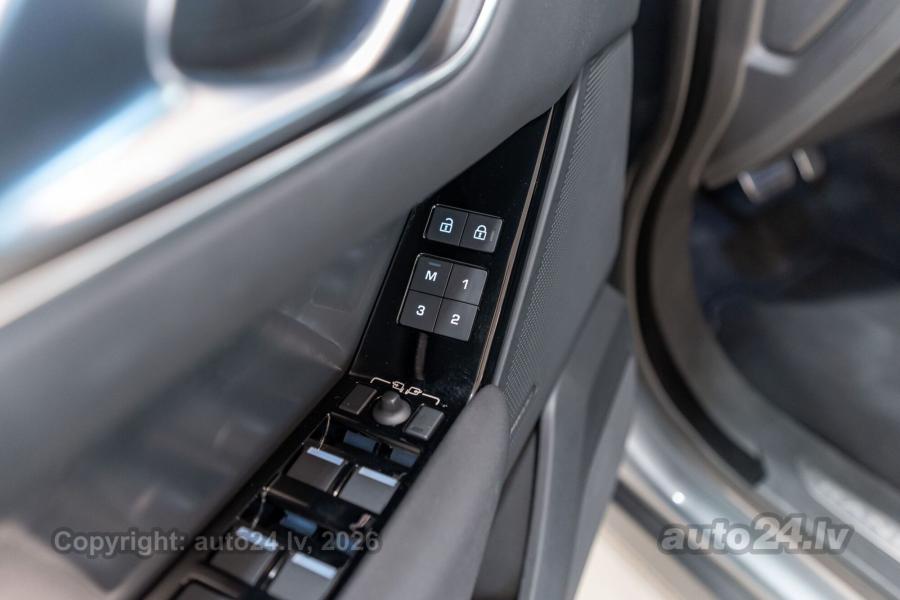 Pelēks Land Rover Range Rover Velar 2024 Tallina, ar dzinēja tilpumu 2.00 L un nobraukumu 36 tūkst. km par 65000 €, foto 27 vietnē AUTOMOTO.COM.LV