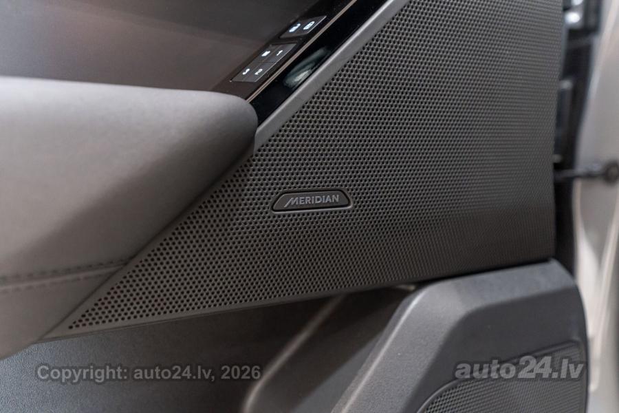 Pelēks Land Rover Range Rover Velar 2024 Tallina, ar dzinēja tilpumu 2.00 L un nobraukumu 36 tūkst. km par 65000 €, foto 28 vietnē AUTOMOTO.COM.LV