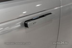 Pelēks Land Rover Range Rover Velar 2024 Tallina, ar dzinēja tilpumu 2.00 L un nobraukumu 36 tūkst. km par 65000 €, foto 30 vietnē AUTOMOTO.COM.LV