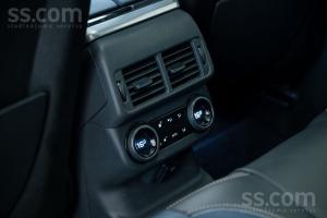 Red Land Rover Range Rover Velar 2017 in Riga, with an engine capacity of 2.00 L and mileage of 55 thousand km for 29990 €, photo 13 on AUTOMOTO.COM.LV