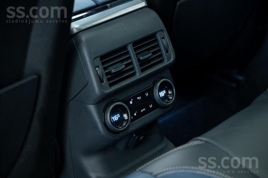 Red Land Rover Range Rover Velar 2017 in Riga, with an engine capacity of 2.00 L and mileage of 55 thousand km for 29990 €, photo 13 on AUTOMOTO.COM.LV