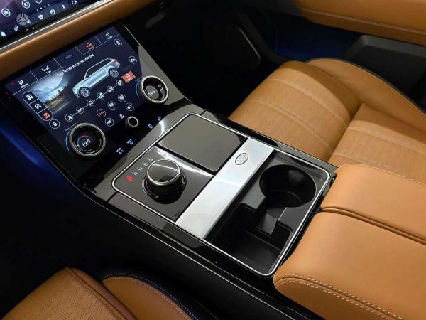 Balts Land Rover Range Rover Velar 2017 Marijampole, ar dzinēja tilpumu 2.00 L un nobraukumu 128 tūkst. km par 25850 €, foto 4 vietnē AUTOMOTO.COM.LV