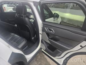 White Land Rover Range Rover Velar 2018 in Riga, with an engine capacity of 2.00 L and mileage of 95 thousand km for 31000 €, photo 13 on AUTOMOTO.COM.LV