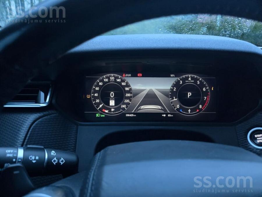 White Land Rover Range Rover Velar 2018 in Riga, with an engine capacity of 2.00 L and mileage of 96 thousand km for 28000 €, photo 4 on AUTOMOTO.COM.LV