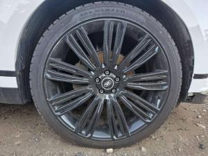 White Land Rover Range Rover Velar 2018 in Kaunas, with an engine capacity of 2.00 L and mileage of 210 thousand km for 8200 €, photo 8 on AUTOMOTO.COM.LV