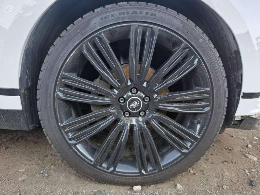 White Land Rover Range Rover Velar 2018 in Kaunas, with an engine capacity of 2.00 L and mileage of 210 thousand km for 8200 €, photo 8 on AUTOMOTO.COM.LV